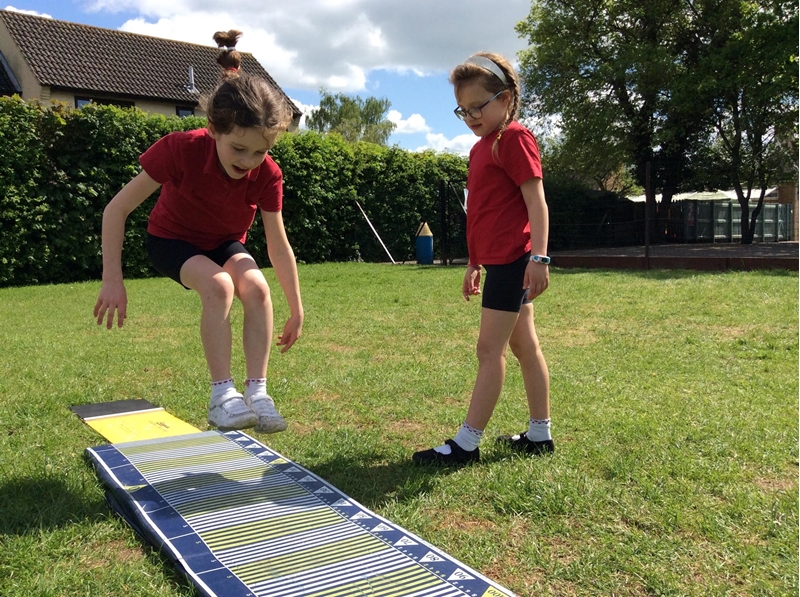 Launton Church of England Primary School - P.E - Athletics