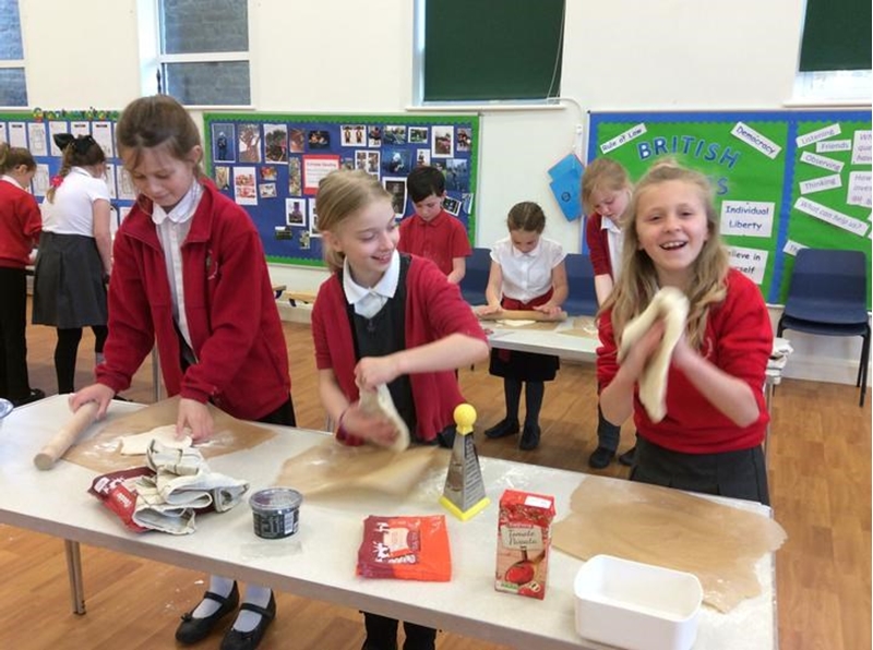 Launton Church of England Primary School - Pizza Chefs!