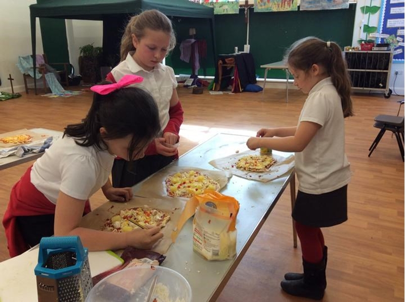 Launton Church of England Primary School - Pizza Chefs!