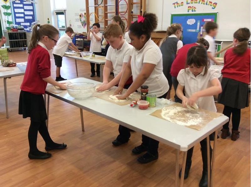 Launton Church of England Primary School - Pizza Chefs!