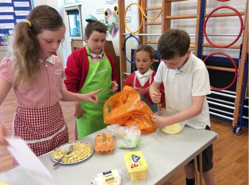 Launton Church of England Primary School - Going bananas for Fairtrade